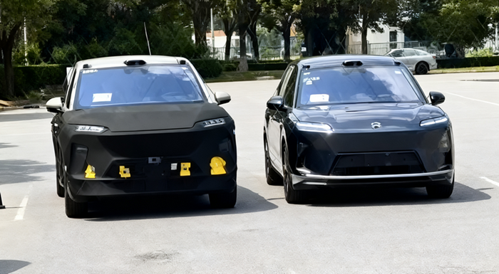 Les photos espion du Nio ES9 révèlent des dimensions massives à côté du ...